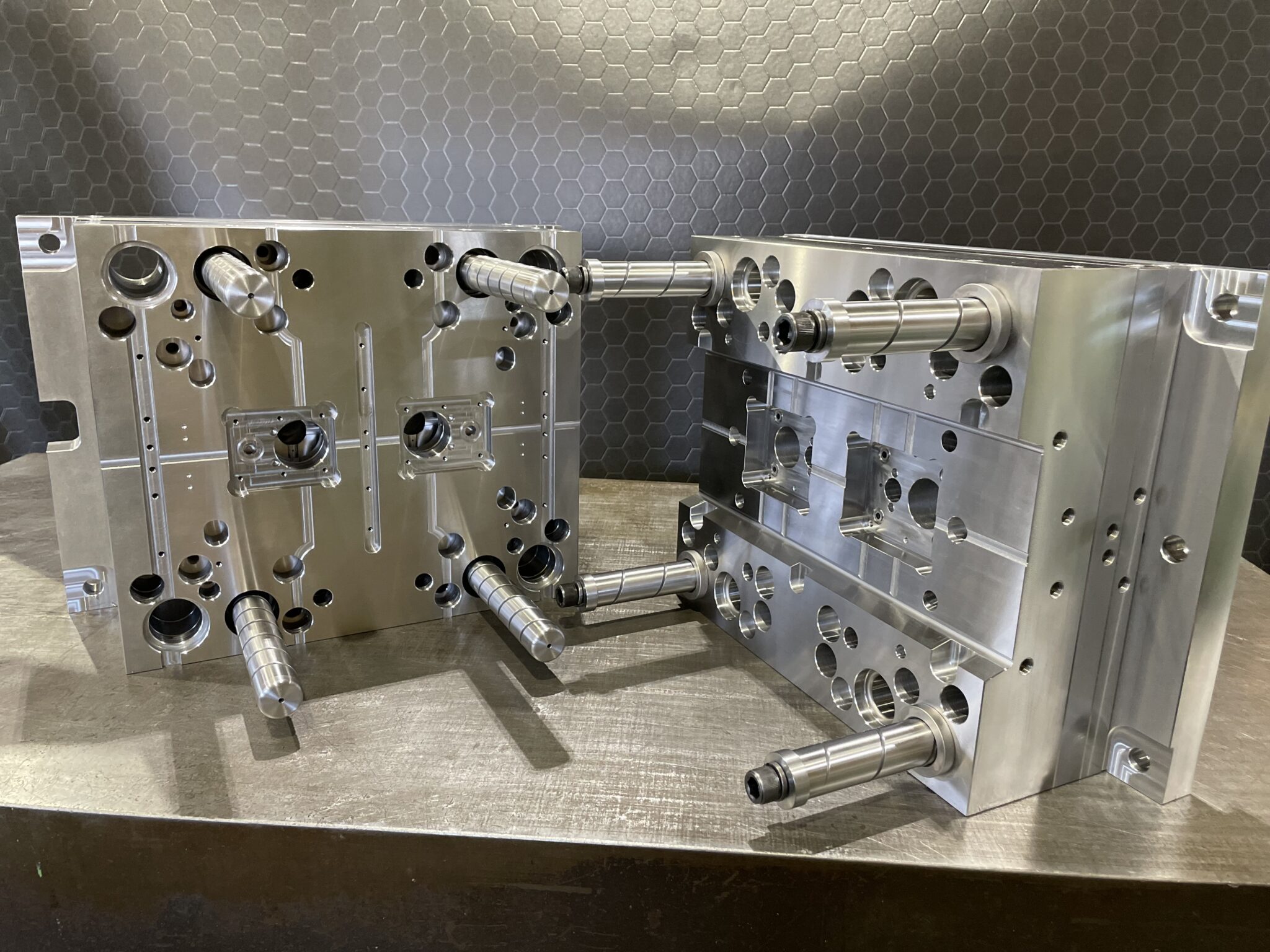 モールドベースの構造 | 技術コラム| 特注モールドベース受託センター.com